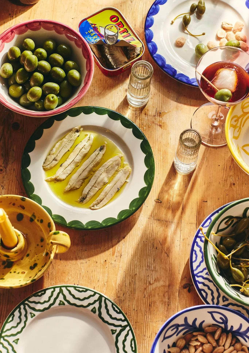 How To Curate Mix-and-Match Plates: An Eclectic Tableware Guide ...