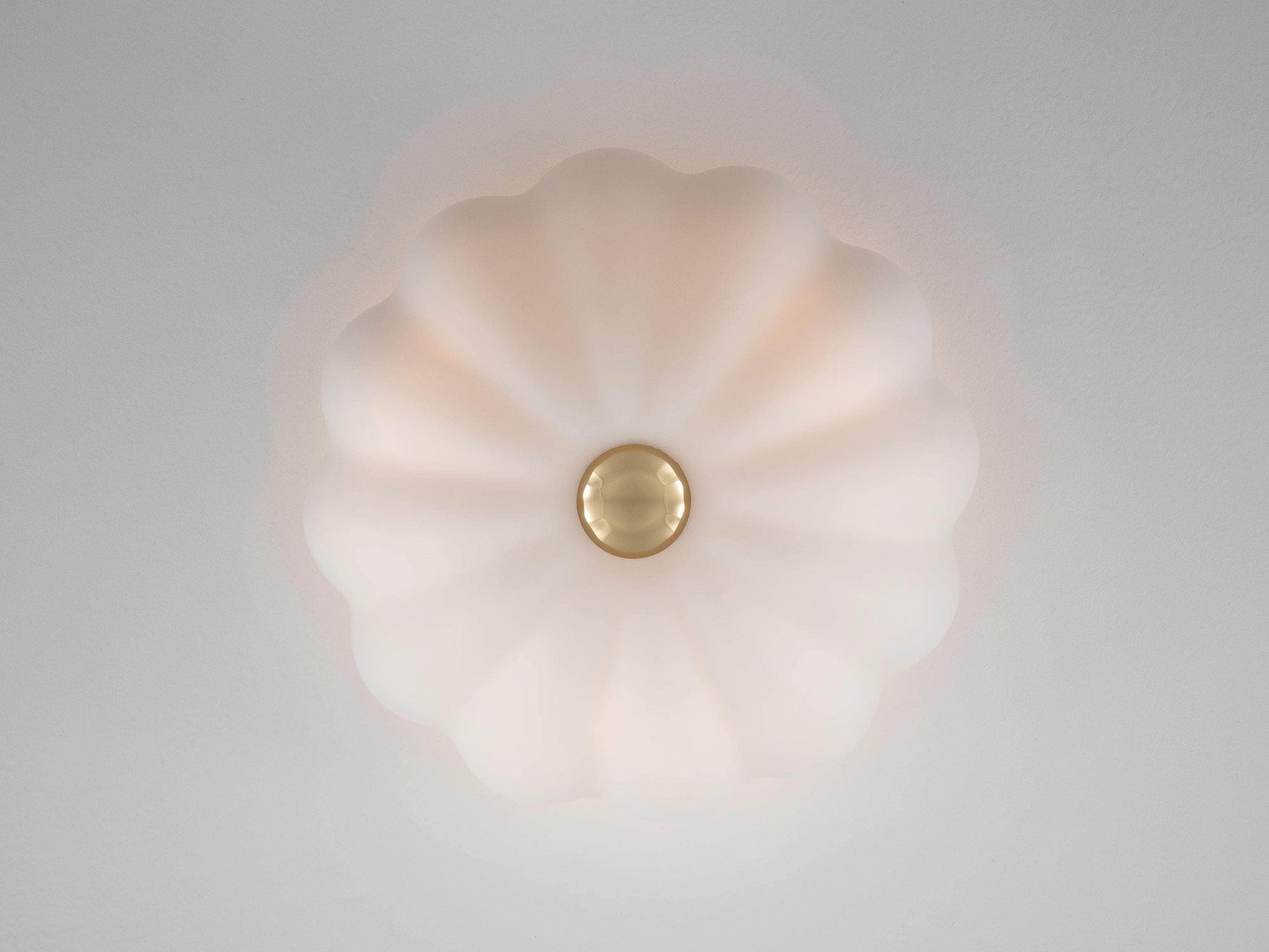 White flower flush ceiling light | Maison Flâneur