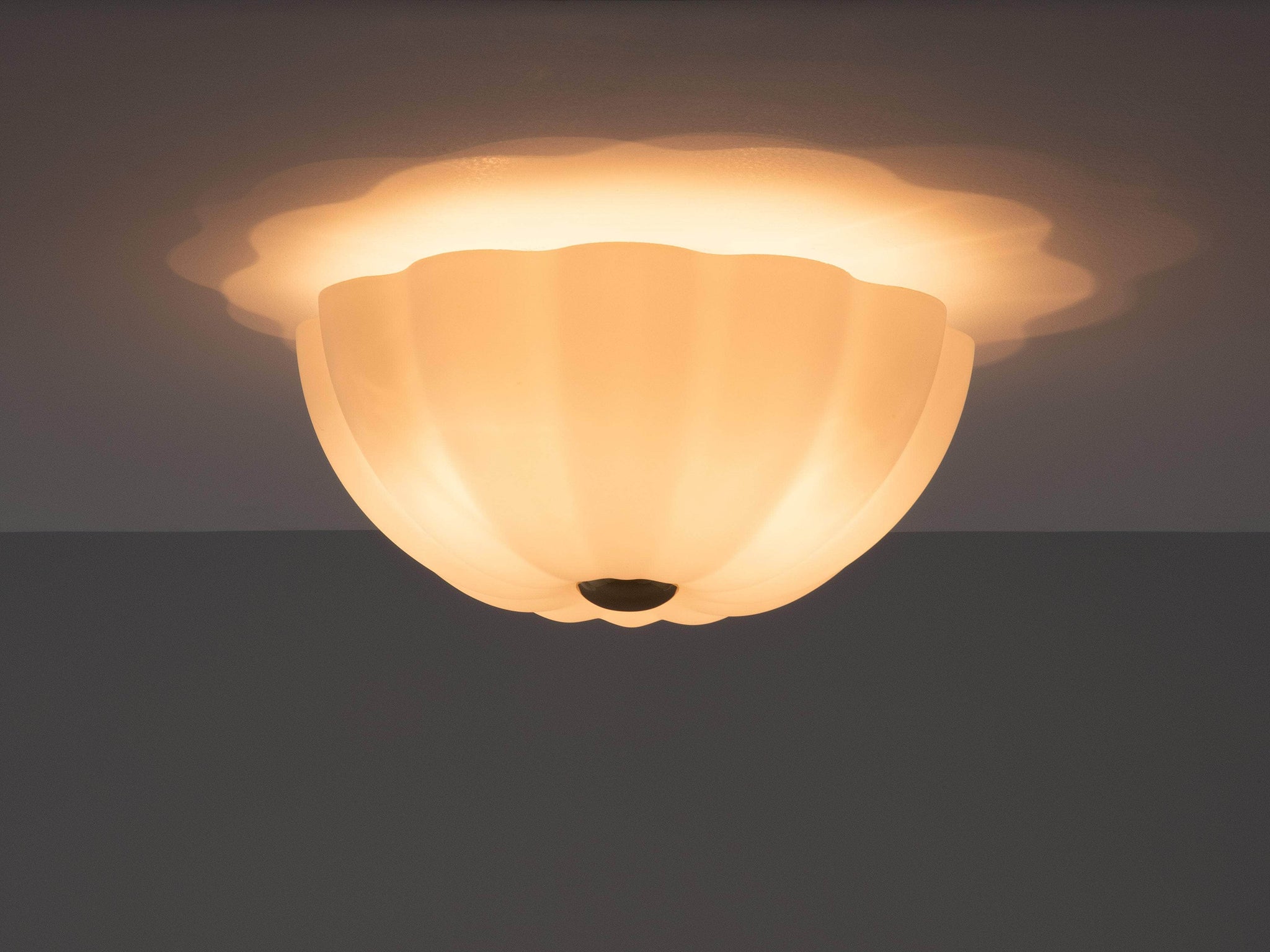 White flower flush ceiling light | Maison Flâneur